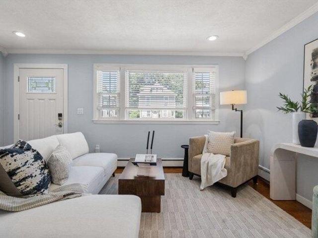 house with 3 bedroom, Boston MA ES105160215