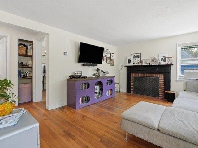 house with 3 bedroom, Boston MA ES105315161