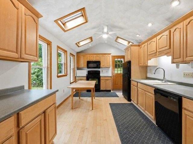 house with 3 bedroom, Boylston MA ES105092594
