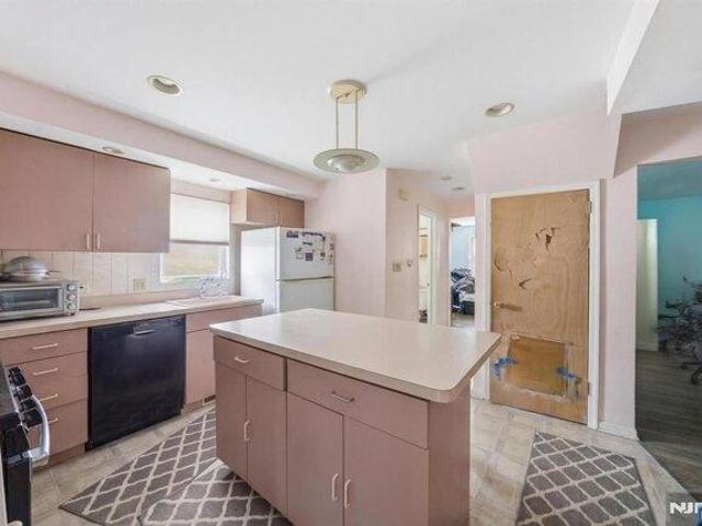house with 3 bedroom, Bloomfield NJ DLS102527972