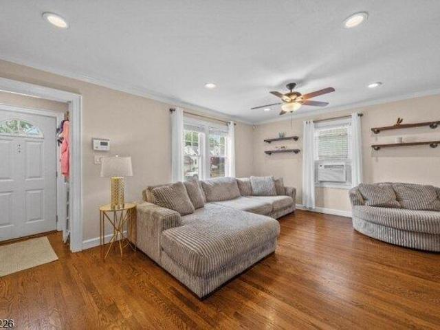 house with 3 bedroom, Bloomfield NJ ES104850275