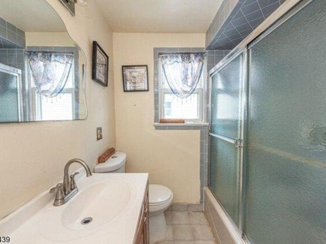 house with 3 bedroom, Bloomfield NJ ES105192143