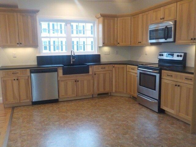 house with 3 bedroom, Blackstone MA DLS102595739