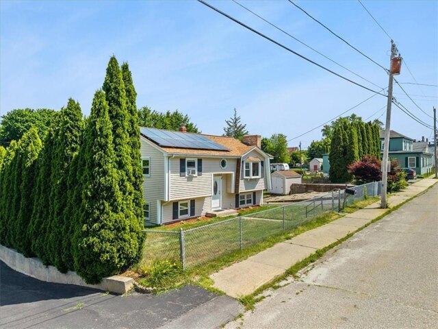house with 3 bedroom, Blackstone MA ES104044524