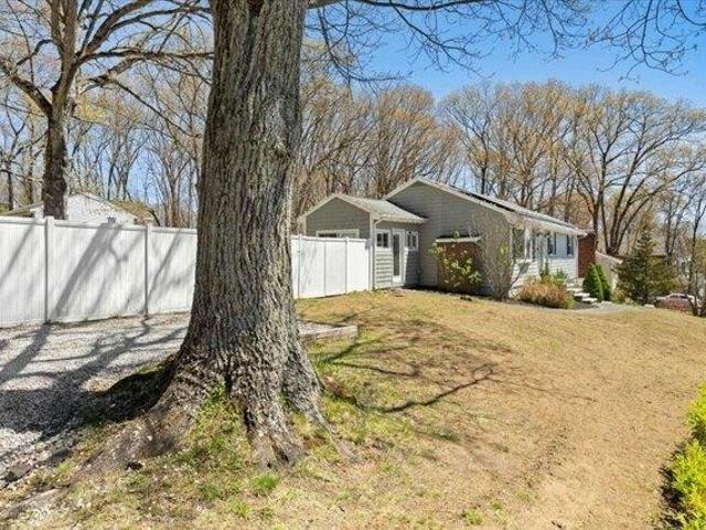 house with 3 bedroom, Blackstone MA ES103072127