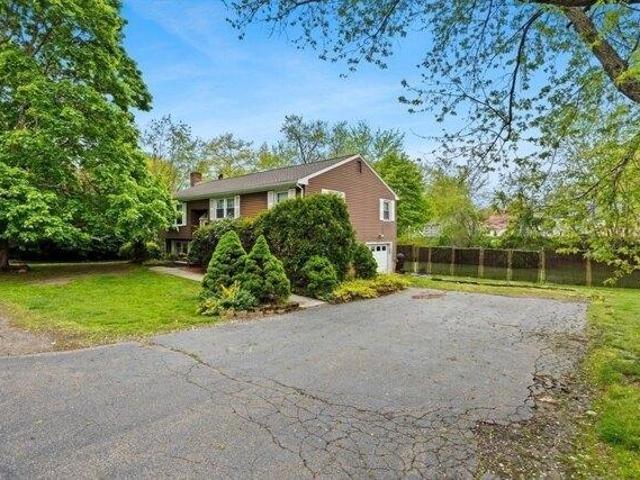 house with 3 bedroom, Brockton MA DLS102370264