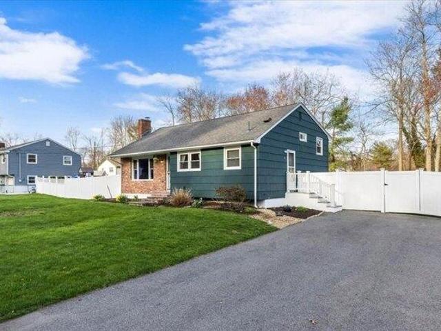 house with 3 bedroom, Brockton MA DLS102371071