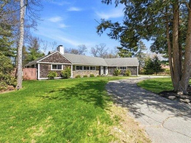 house with 3 bedroom, Brockton MA DS102370134