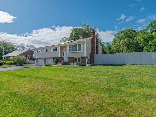 house with 3 bedroom, Brockton MA ES102824371