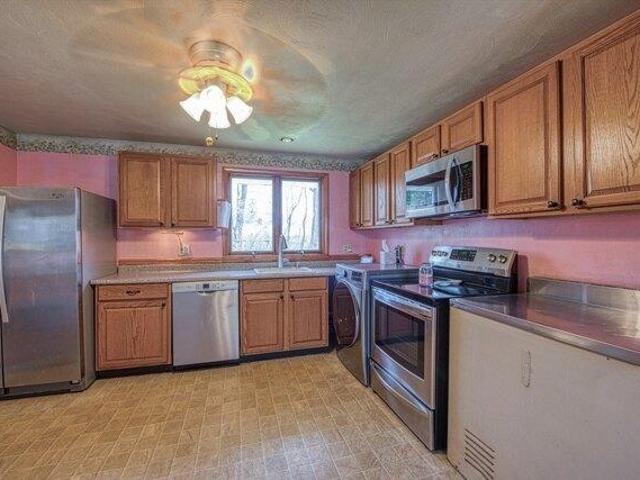 house with 3 bedroom, Brockton MA ES102961827