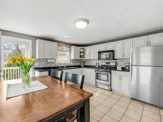 house with 3 bedroom, Brockton MA ES103016551
