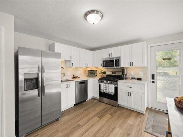 house with 3 bedroom, Brockton MA ES103126791