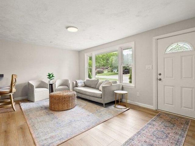 house with 3 bedroom, Brockton MA ES103848878
