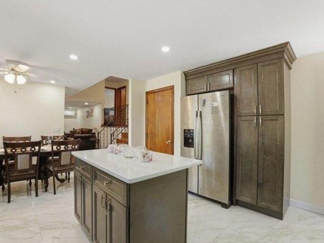 house with 3 bedroom, Brockton MA ES103850898