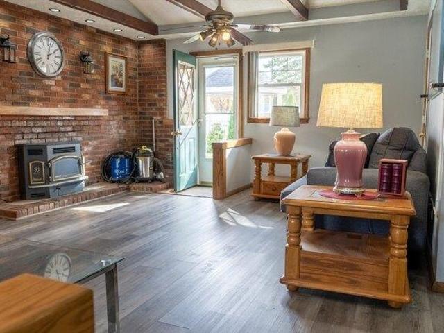 house with 3 bedroom, Brockton MA ES103807602