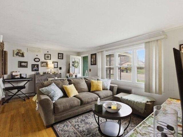 house with 3 bedroom, Brockton MA ES103808736