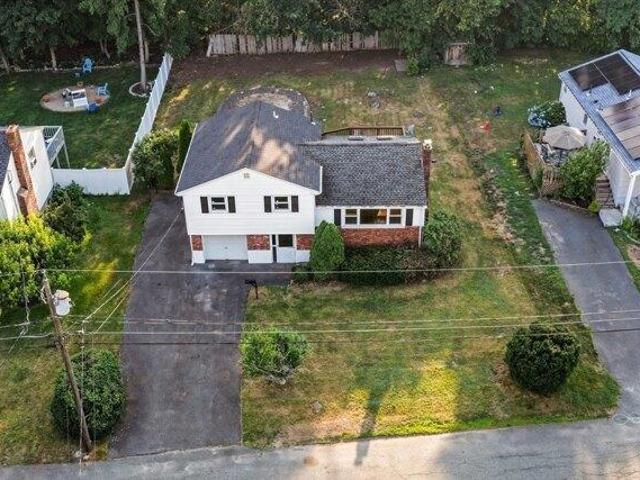 house with 3 bedroom, Brockton MA ES104298935