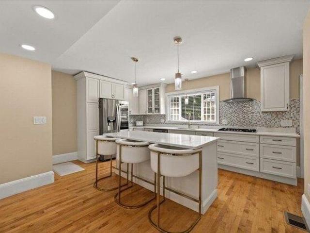 house with 3 bedroom, Brockton MA ES104762167
