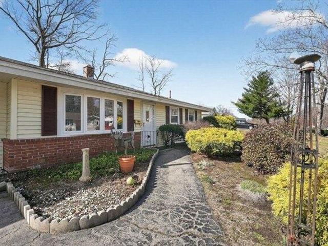 house with 3 bedroom, Brockton MA ES104788069