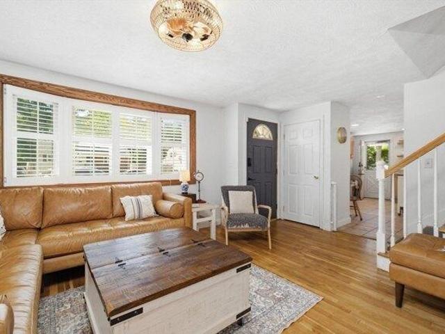 house with 3 bedroom, Brockton MA ES104904375