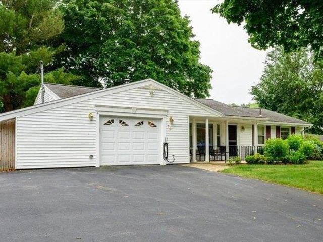 house with 3 bedroom, Brockton MA ES104908087