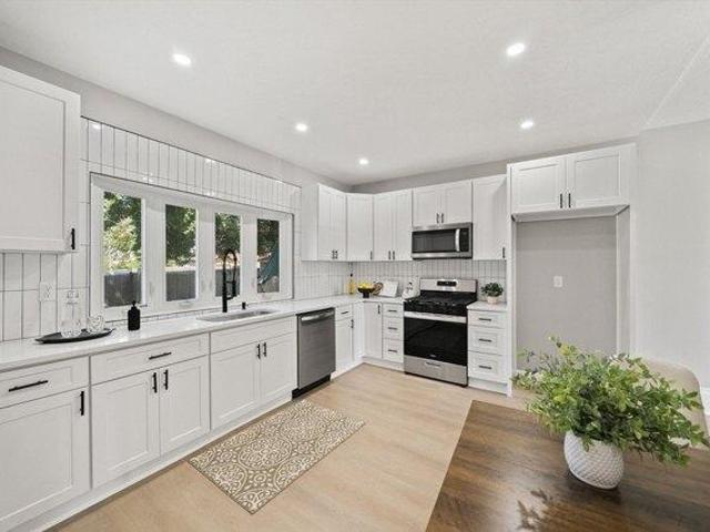 house with 3 bedroom, Brockton MA ES105059102