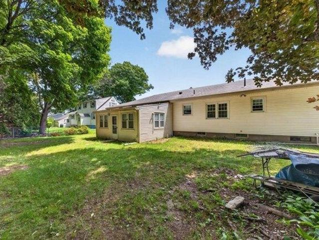 house with 3 bedroom, Brockton MA ES105144435