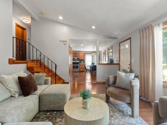 house with 3 bedroom, Brockton MA ES105107730