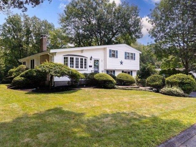 house with 3 bedroom, Brockton MA ES105231427