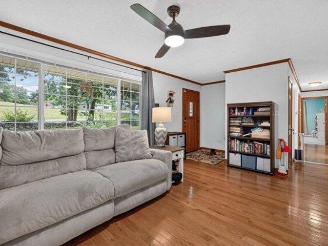 house with 3 bedroom, Brookfield MA ES104852122