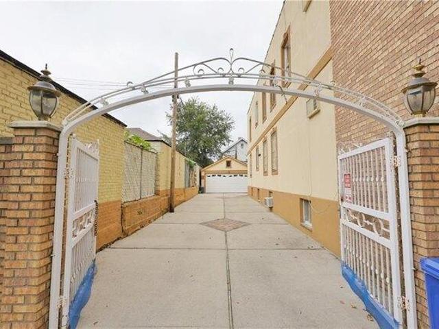 house with 3 bedroom, Brooklyn NY DLS101800975