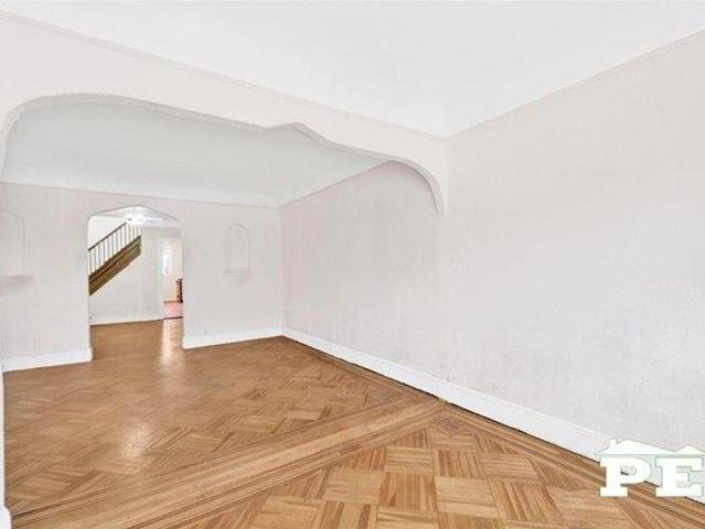 house with 3 bedroom, Brooklyn NY ES103621989