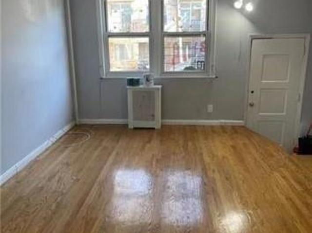house with 3 bedroom, Brooklyn NY ES104904253