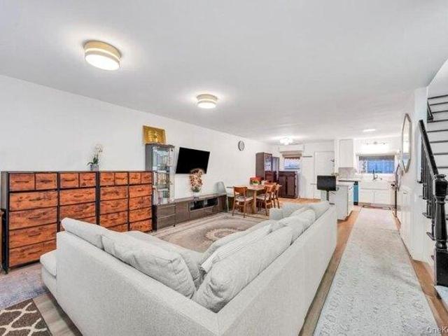 house with 3 bedroom, Brooklyn NY ES105203386