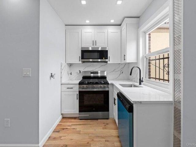house with 3 bedroom, Brooklyn NY ES105203533