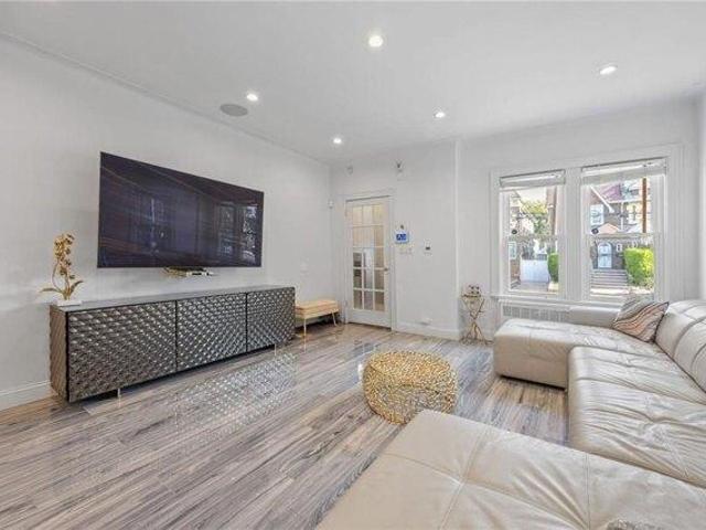 house with 3 bedroom, Brooklyn NY ES105203620