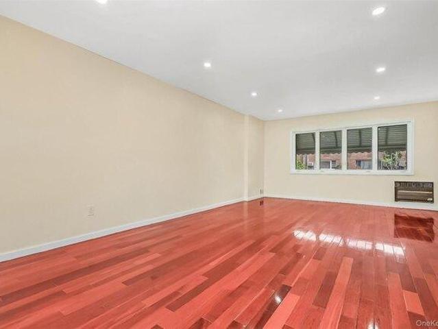 house with 3 bedroom, Brooklyn NY ES105204384