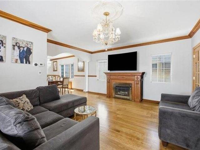 house with 3 bedroom, Brooklyn NY ES105204303
