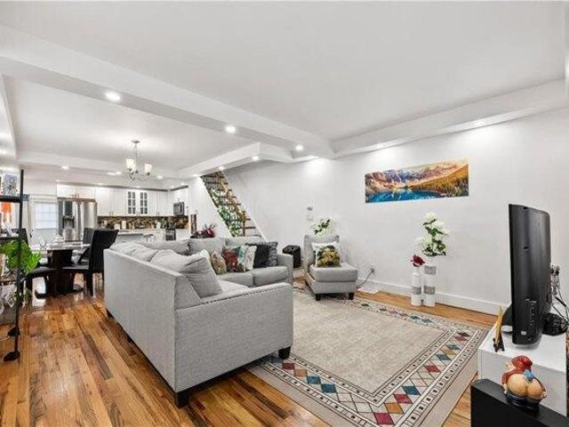 house with 3 bedroom, Brooklyn NY ES105204634
