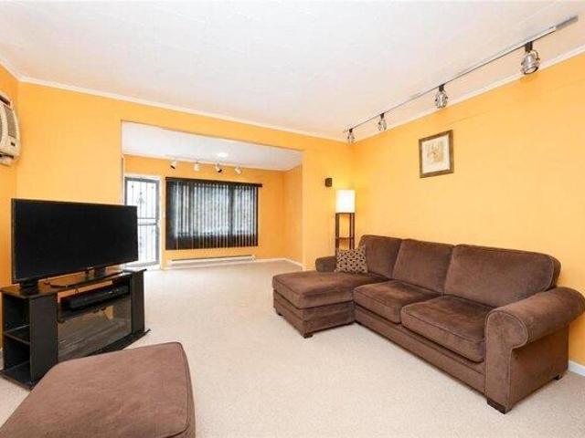 house with 3 bedroom, Brooklyn NY ES105205542