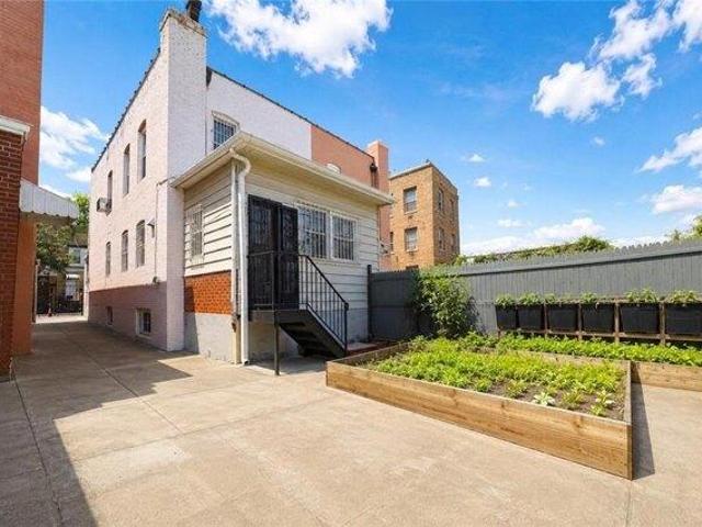 house with 3 bedroom, Brooklyn NY ES105205545