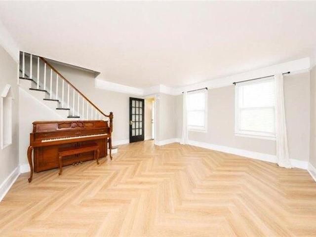 house with 3 bedroom, Brooklyn NY ES105205821