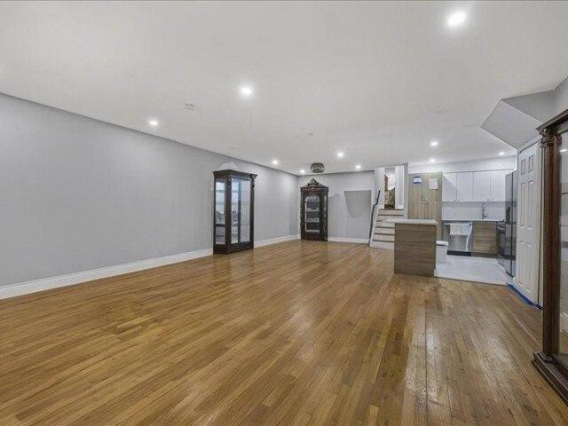 house with 3 bedroom, Brooklyn NY ES105206346