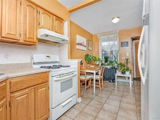 house with 3 bedroom, Brooklyn NY ES105206316