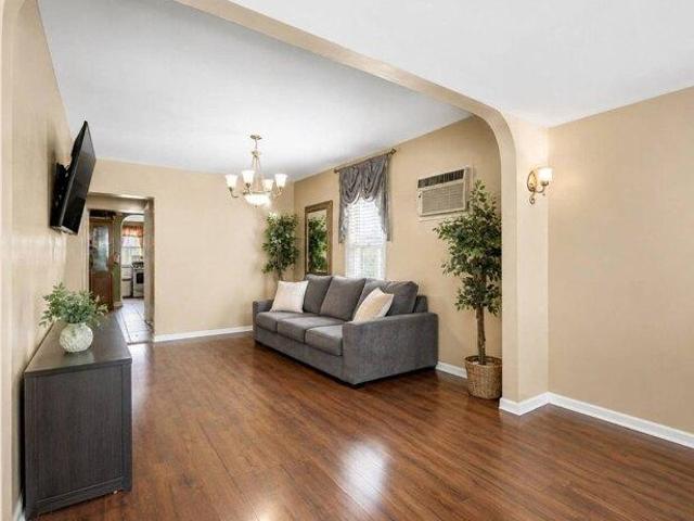 house with 3 bedroom, Brooklyn NY ES105206667