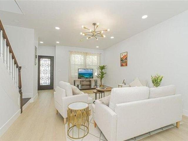 house with 3 bedroom, Brooklyn NY ES105206853