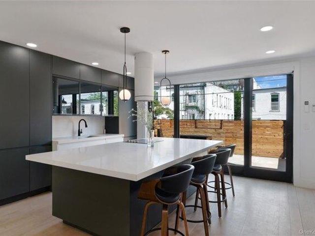 house with 3 bedroom, Brooklyn NY ES105206958