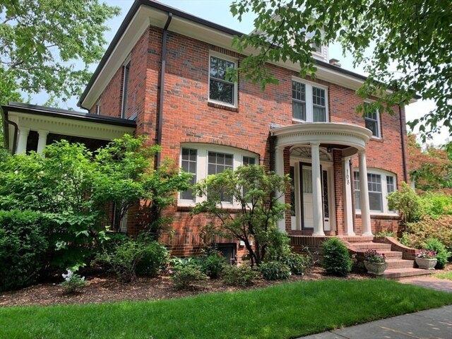 house with 3 bedroom, Brookline MA ES102823458