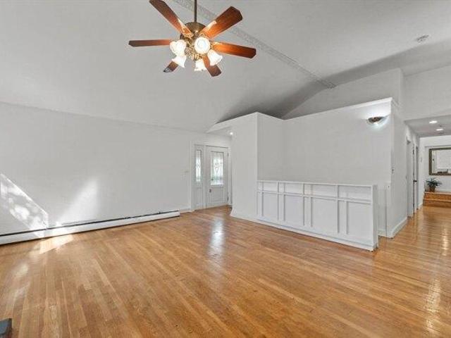 house with 3 bedroom, Brookline MA ES105233751
