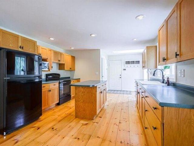 house with 3 bedroom, Brookline NH ES105173121